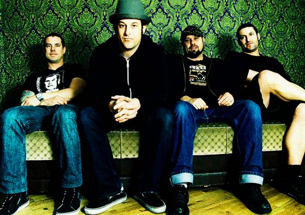 Fallece Tony Sly (No Use for a Name) - The Backstage