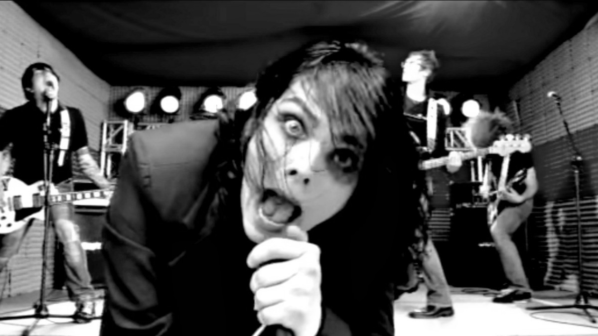 Escucha la voz aislada de Gerard Way en 'I'm Not Okay' - The Backstage