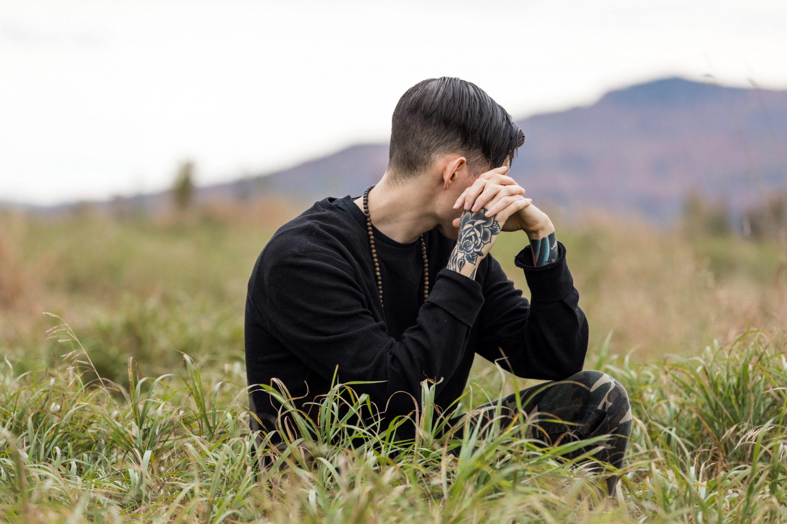 Escucha 'fake friend' de nothing,nowhere. en acústico - The Backstage