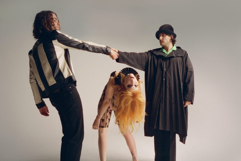 Mira el nuevo video de Paramore para 'Running Out of Time' - The Backstage